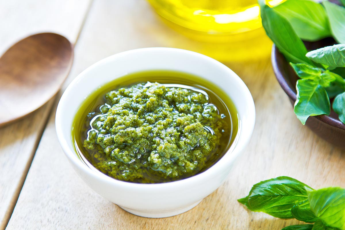 Pesto de Basilic : le vert intense qui habille pâtes et tartines ...